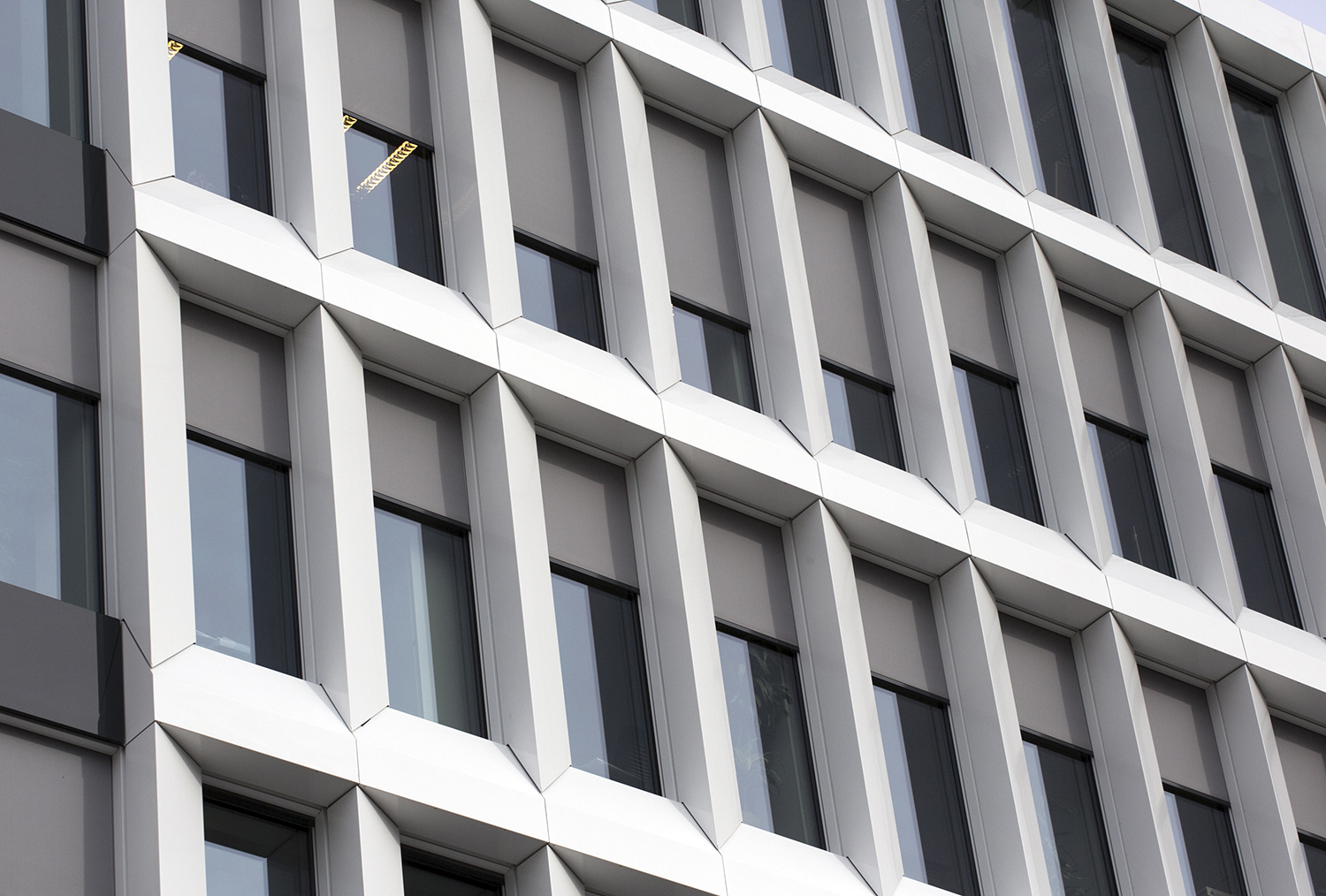Outdoor Screens - Luxaflex Project